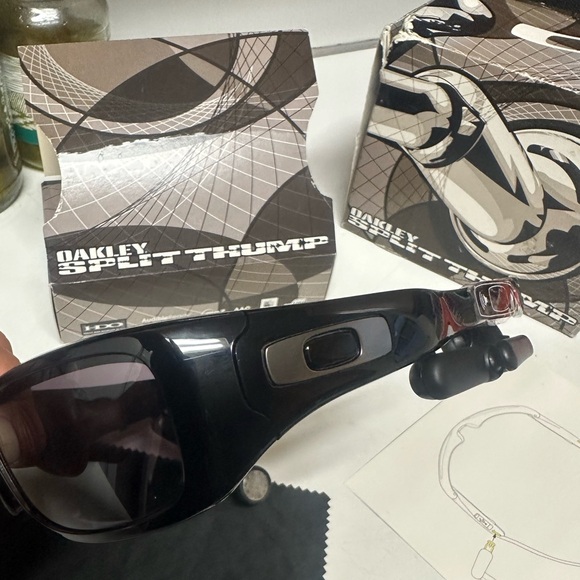 Oakley | Accessories | Oakley Split Thump Sunglasses In Glossy Black ...